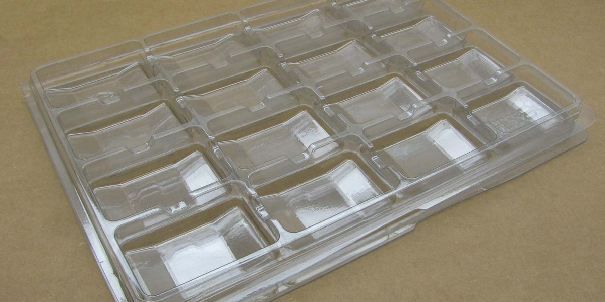 Chessex Clear Plastic Counter Tray with 16 2.5" x 1.5" — Pippd
